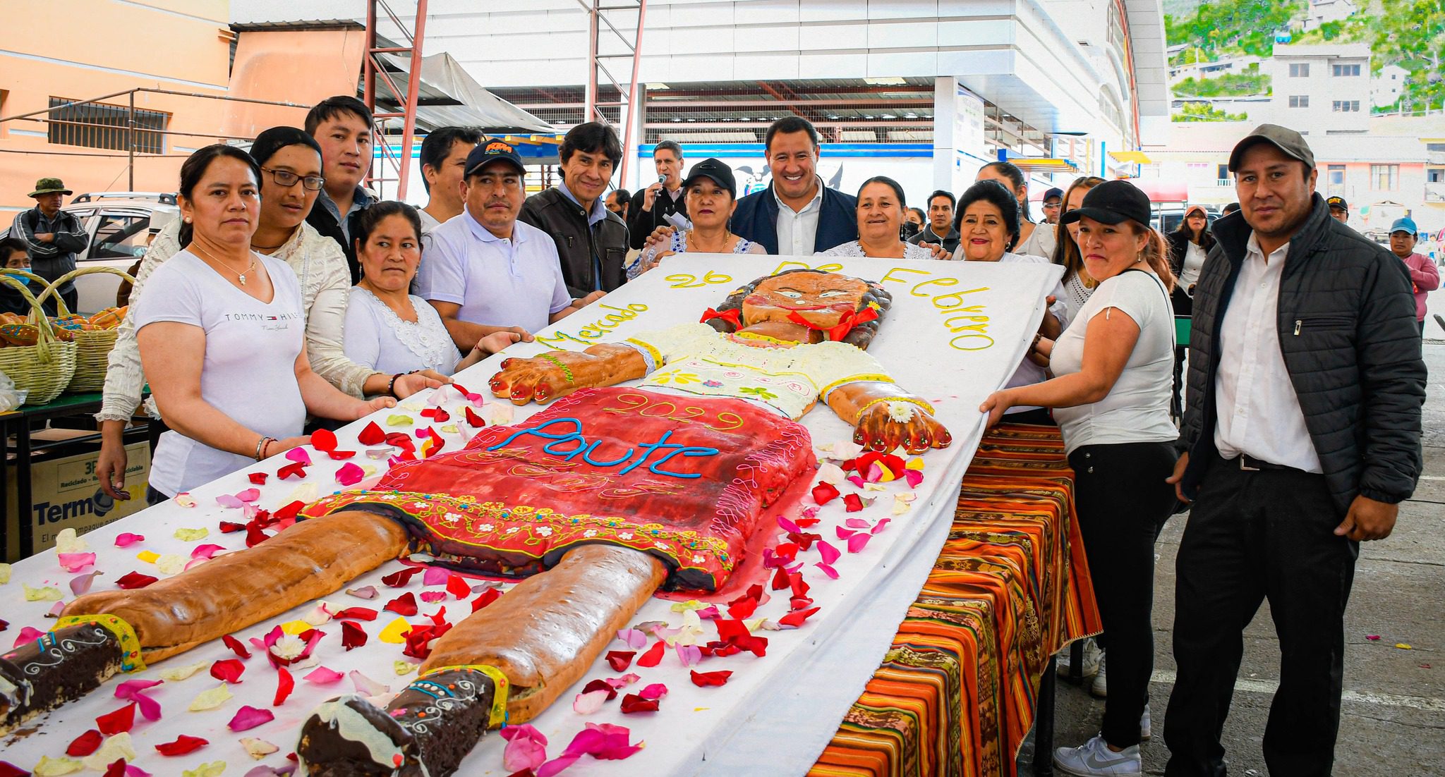 GIGANTESCA GUAGUA DE PAN CON COLADA MORADA SE ELABORÓ EN PAUTE ...