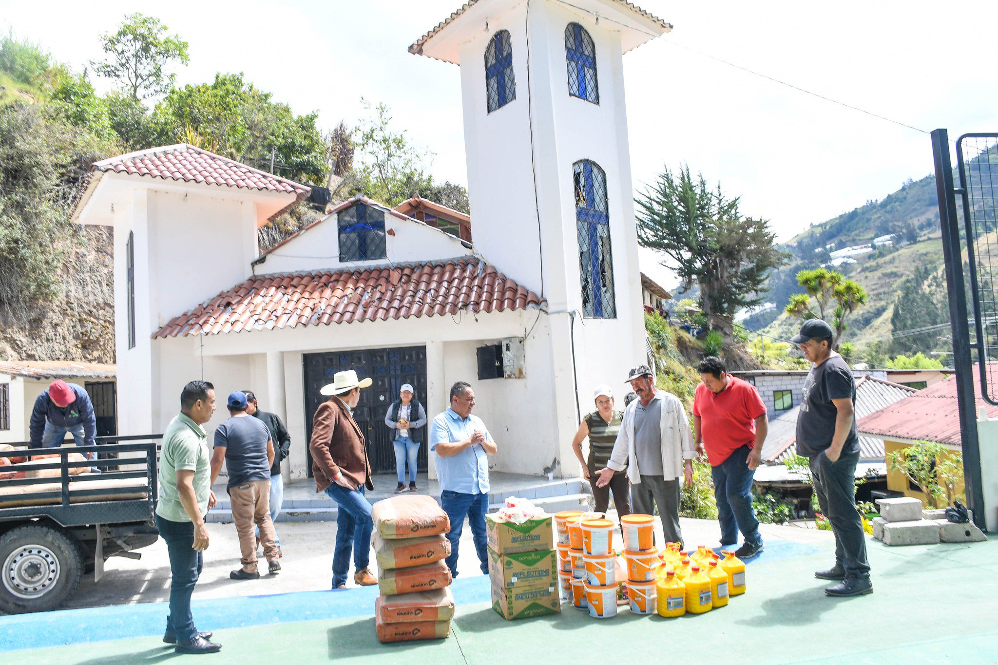 ALCALDÍA DE PAUTE REALIZÓ LA ENTREGA DE MATERIALES | Municipio de Paute